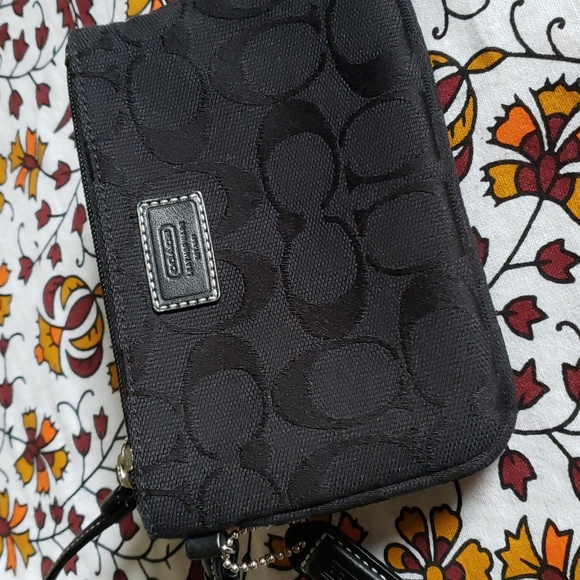 Coach | Bags | Coach Wristlet Purse Signature Jacquard Black Lobster ...